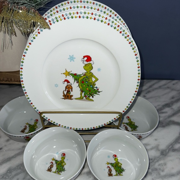 The Grinch | Dining | The Grinch Dinner Wear Set Of Eight | Poshmark